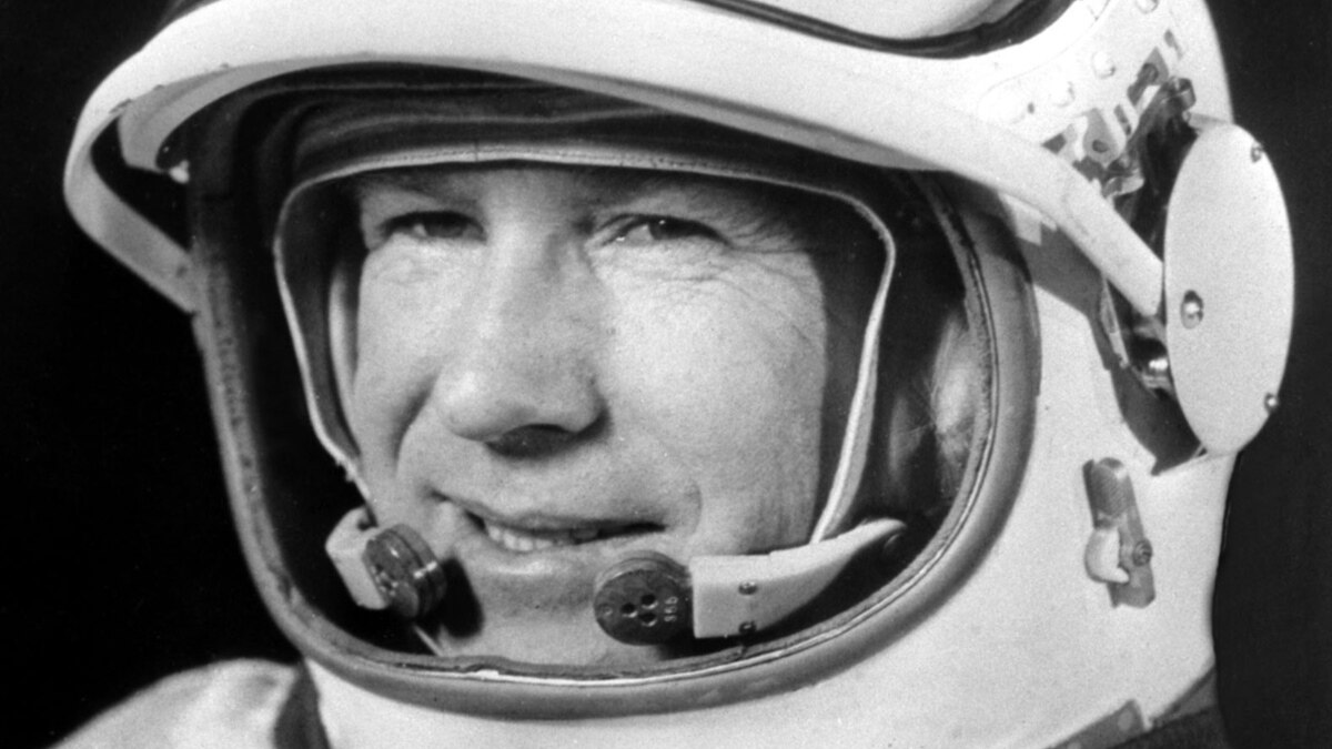 У Росії помер космонавт Олексій Леонов – перша людина у відкритому космосі