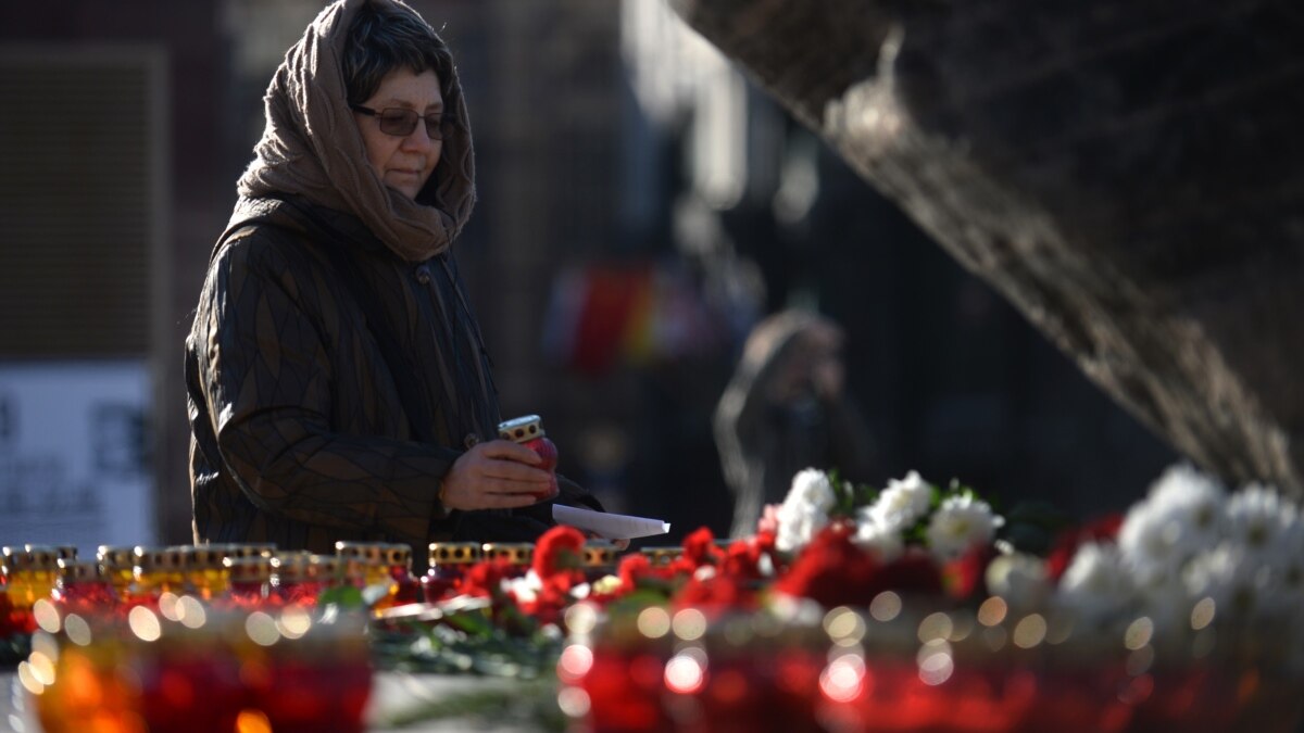 Muscovites Remember Victims Of Stalin's Purges