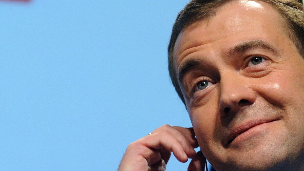 Medvedev Looks To France To Modernize Russian Economy