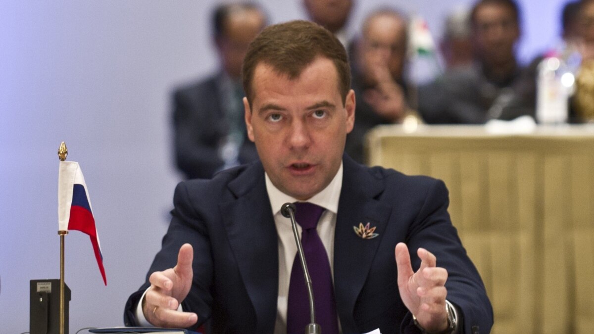 Medvedev Eases Registration Process For Political Parties