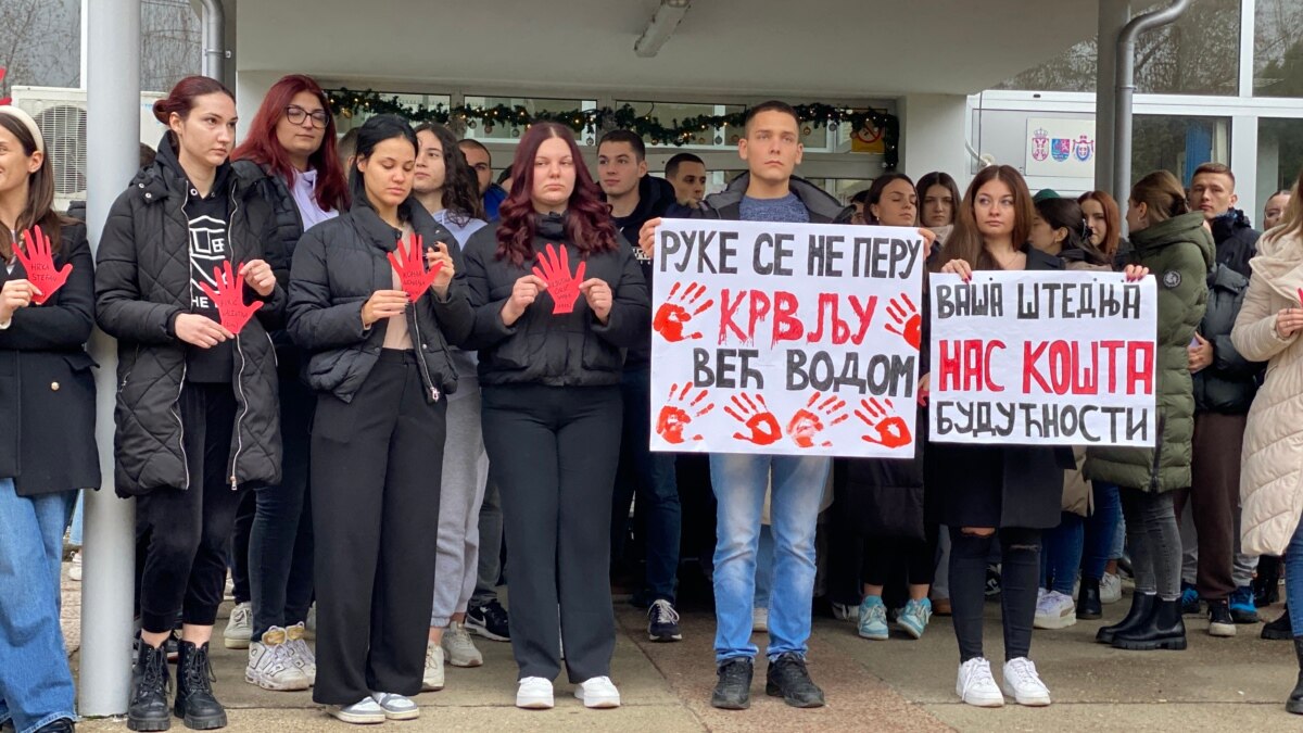 Studenti koji su u protestu u Srbiji još jednom odali poštu stradalima ...