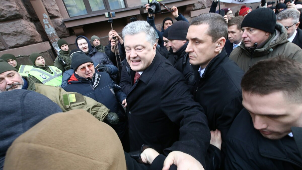 Ukrainian Ex-President Arrives For Questioning In Treason Probe