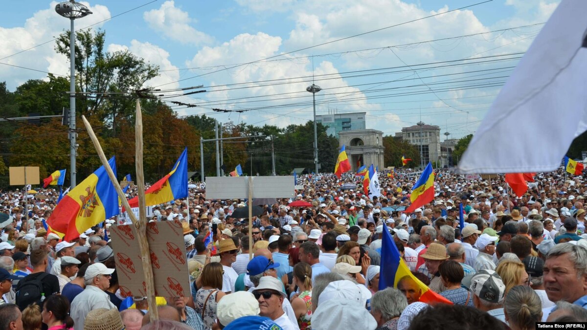 Thousands Protest Against Government In Moldovan Capital, Chanting ...