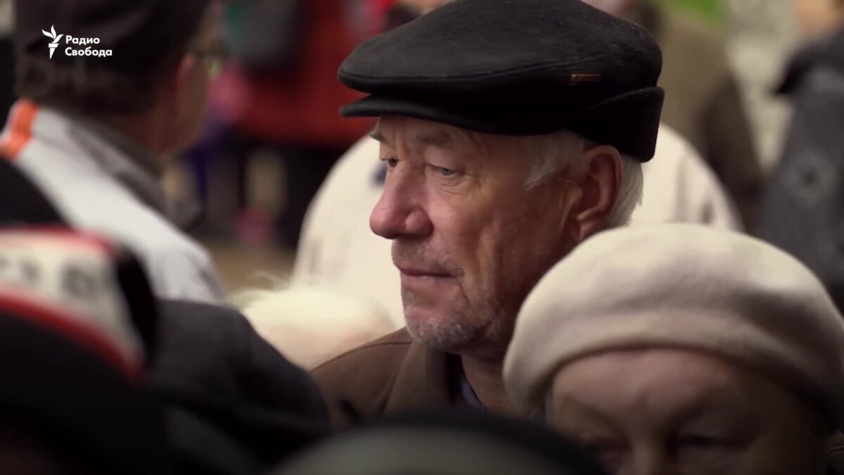 On The Bread Line In Russia