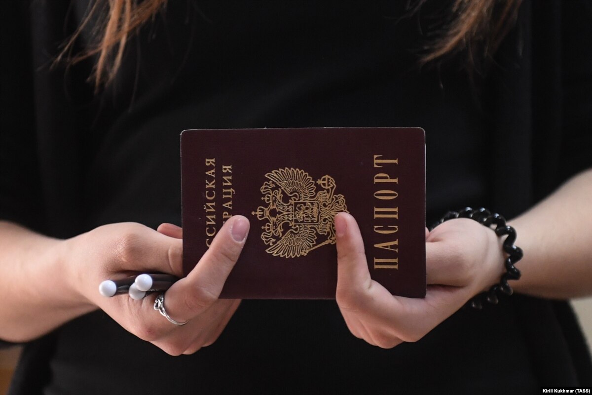 Putin Signs Order Widening Eligibility For Russian Passports