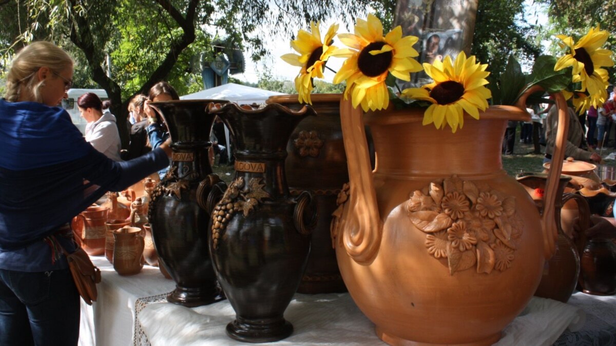 Traditional Moldovan Pottery On Display At National Fair