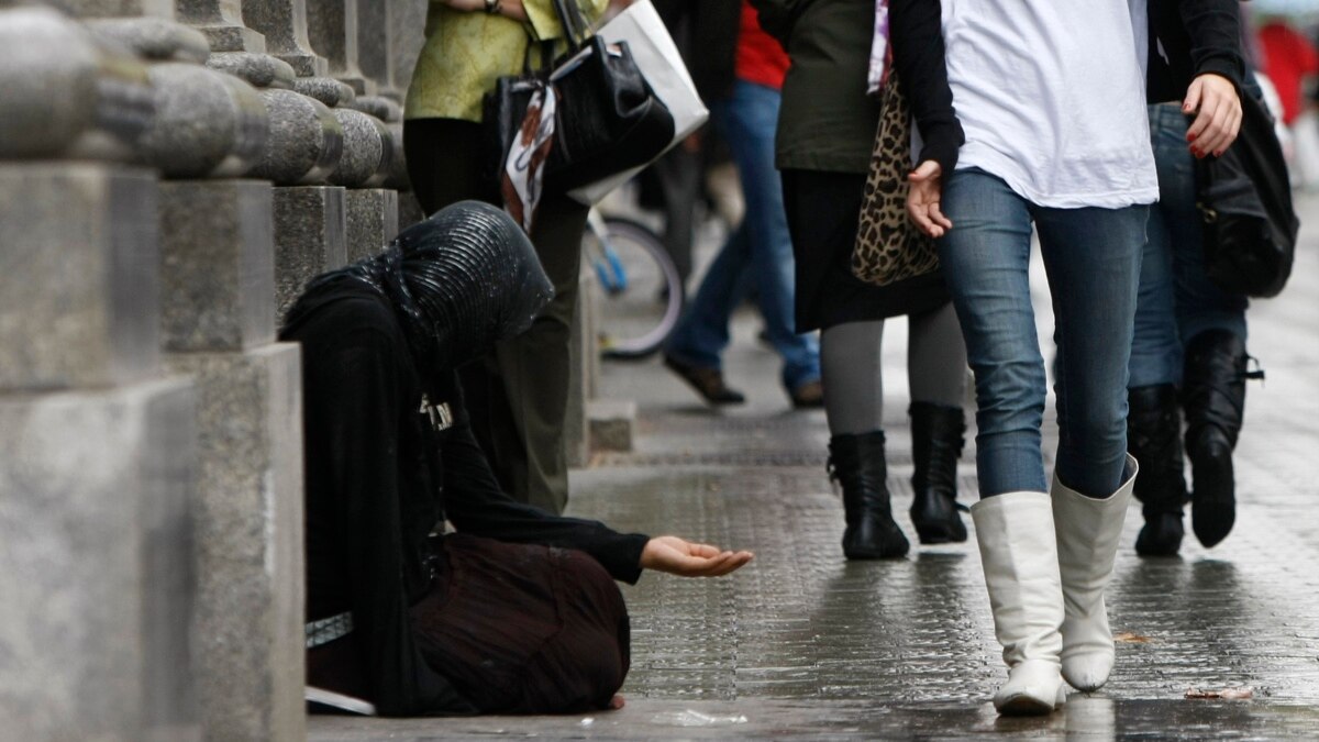 Франция осъди петима българи за принуждаване на хора с увреждания да просят