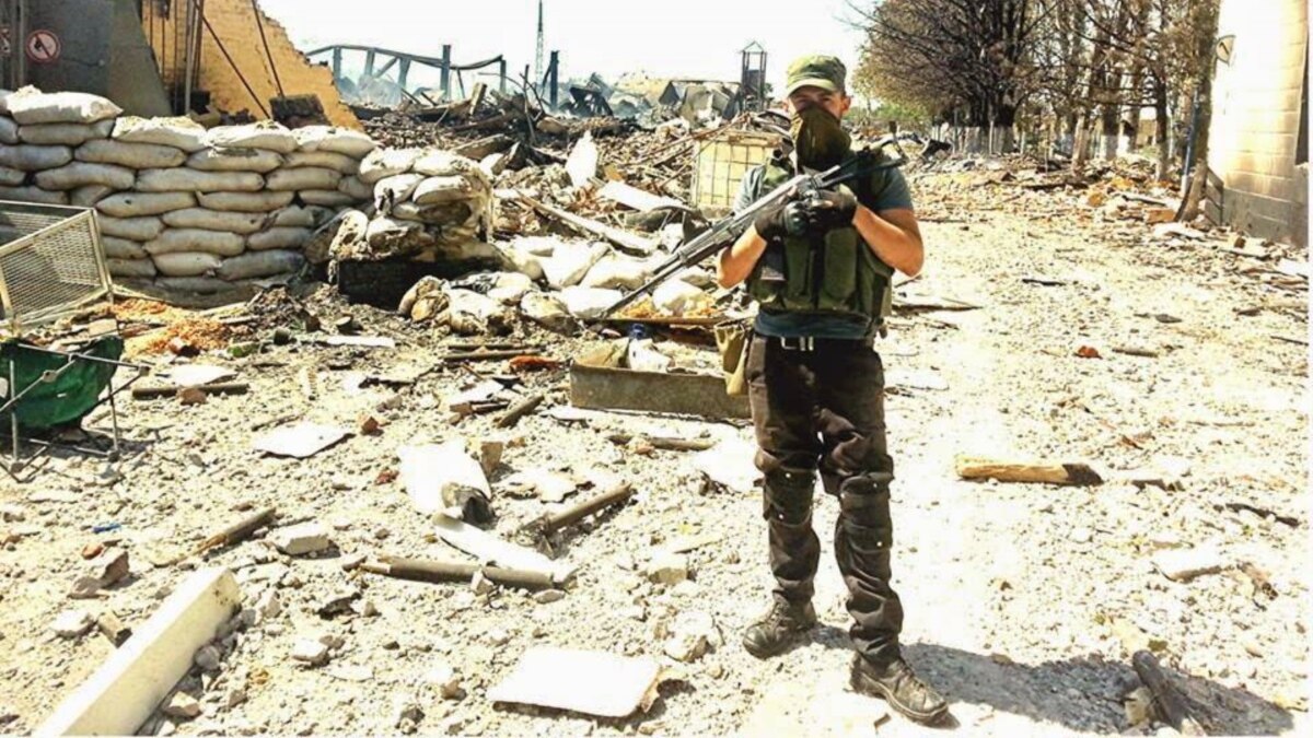 The French Connection: Donbas Fighters Don Yellow Vests