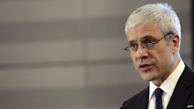 Refworld | Tadic steps down as Serbian opposition leader