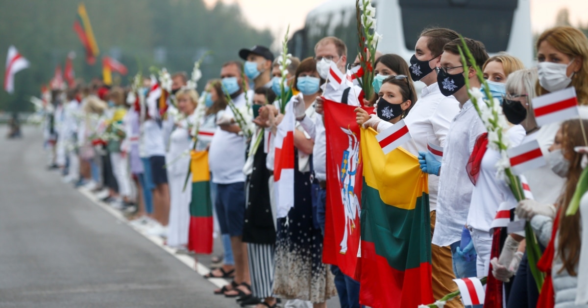 Lithuanians Form 'Freedom Way' Human Chain In Solidarity With Belarus ...