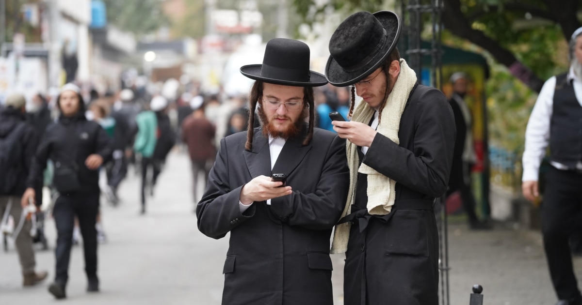 „La Uman va fi mai bine decât în Dubai”. Mii de evrei hasidici ...