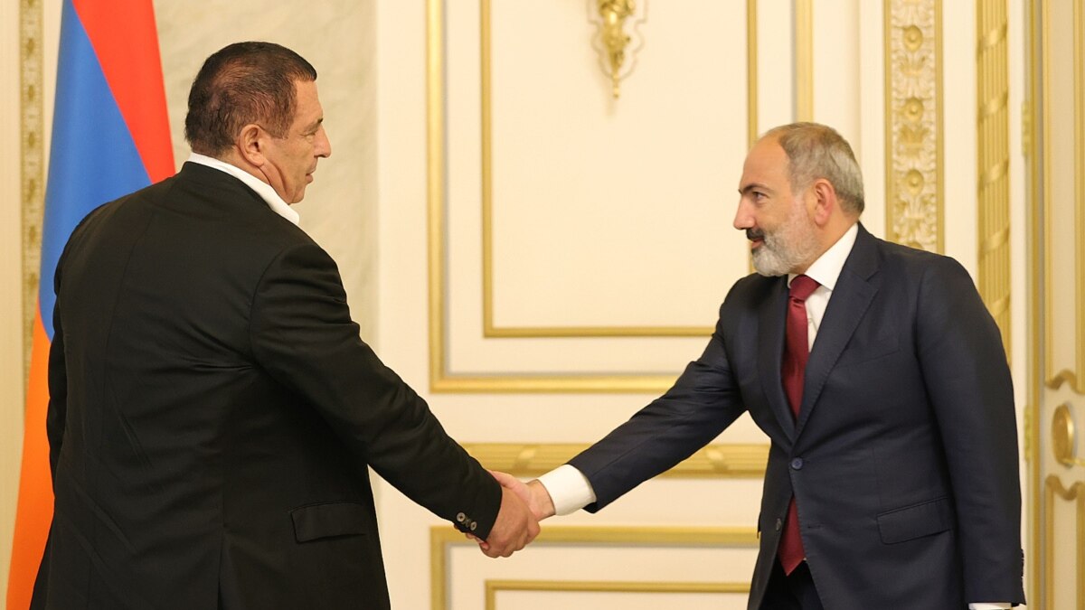 Pashinian Offers To Cooperate With Tsarukian