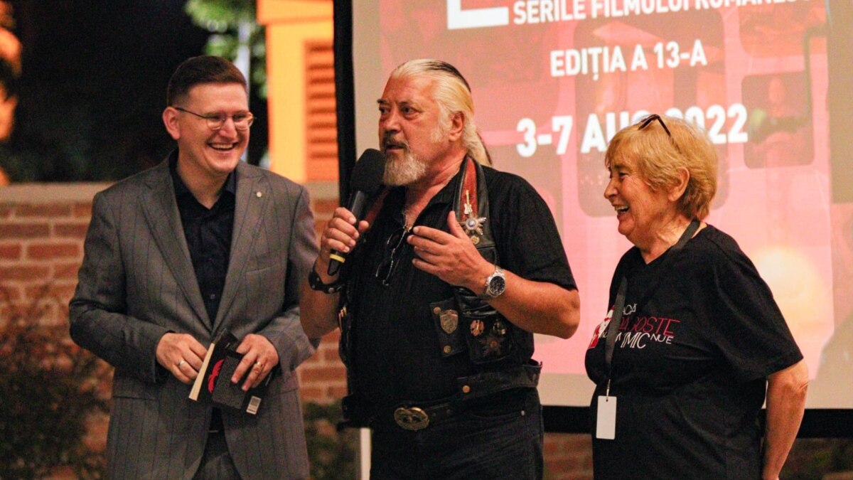 Primul documentar dedicat trupei Phoenix, prezentat în varianta de ...