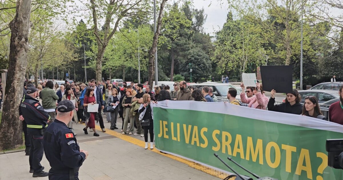 Protest ispred Skupštine Crne Gore zbog Sporazuma Vlade i Emirata