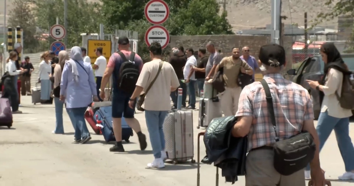Iranians Rush To Armenian Border, Despite Long Distances And High Costs