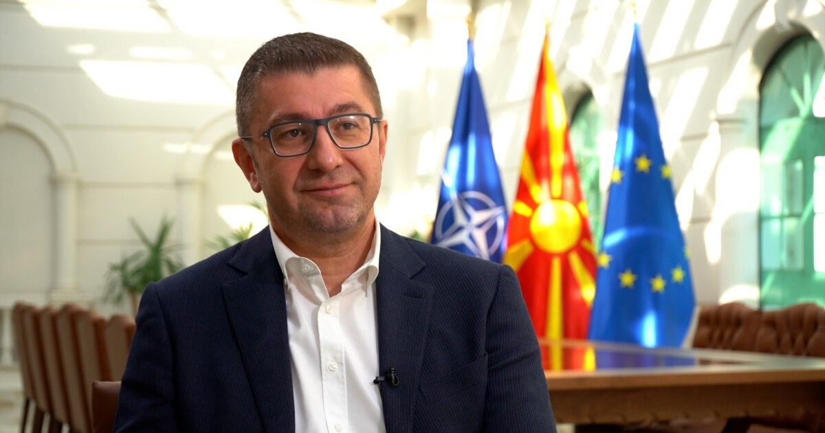 Мицкоски Предлог уставни измени во Собранието пред формирање влада во Бугарија е наивно