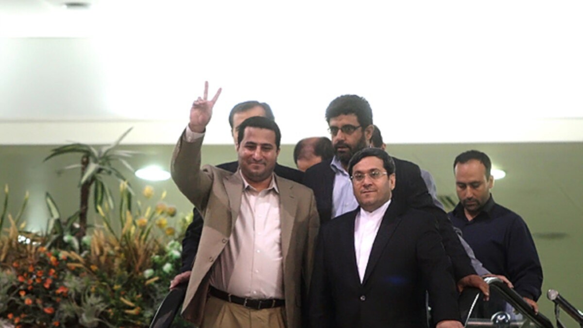 Father Of Executed Iranian Nuclear Scientist Dies In What Could Be A ...