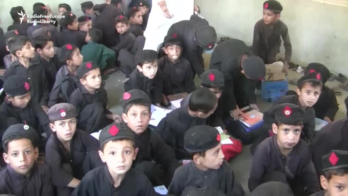 100 Kids To A Classroom: Pakistan's Packed Public School