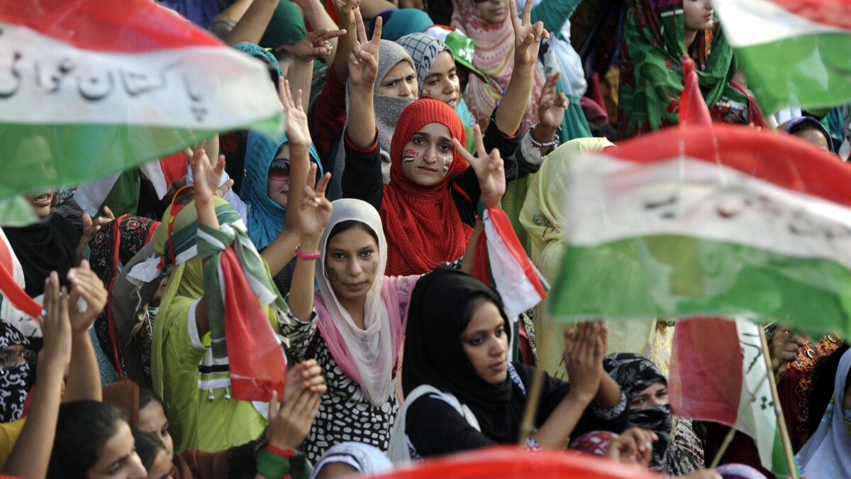 Pakistani Protesters Attempt To Blockade Parliament