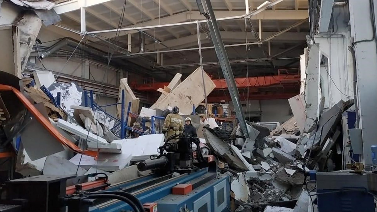 Roof Collapses At Factory Near Moscow Killing At Least One