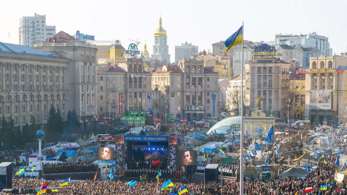 Ukraine: Khodorkovsky Addresses Thousands On Maidan