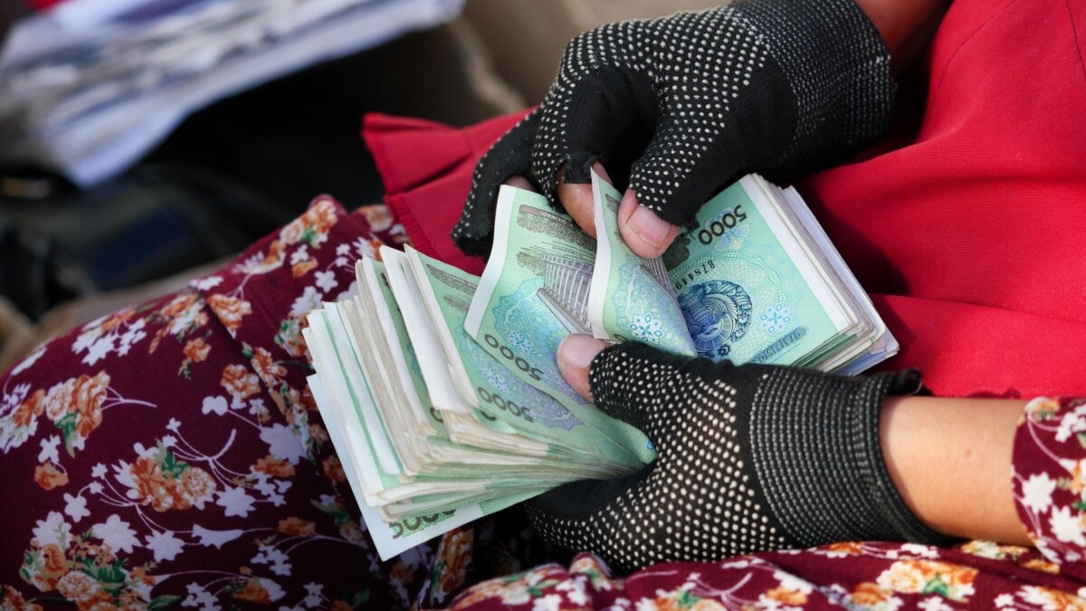 Tashkent Moves To Floating Exchange Rate For Uzbek Currency