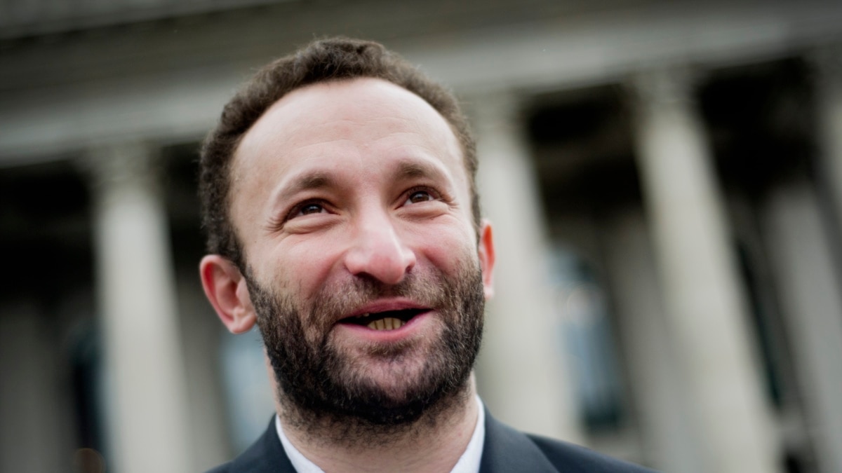 Berlin Philharmonic Plays At Brandenburg Gate With New Russian-Born ...