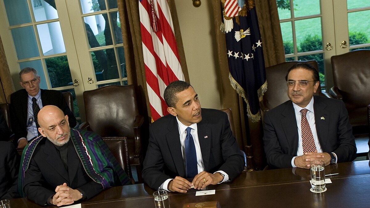 Pakistan Confirms 'Facilitating' Contacts With Afghan Taliban