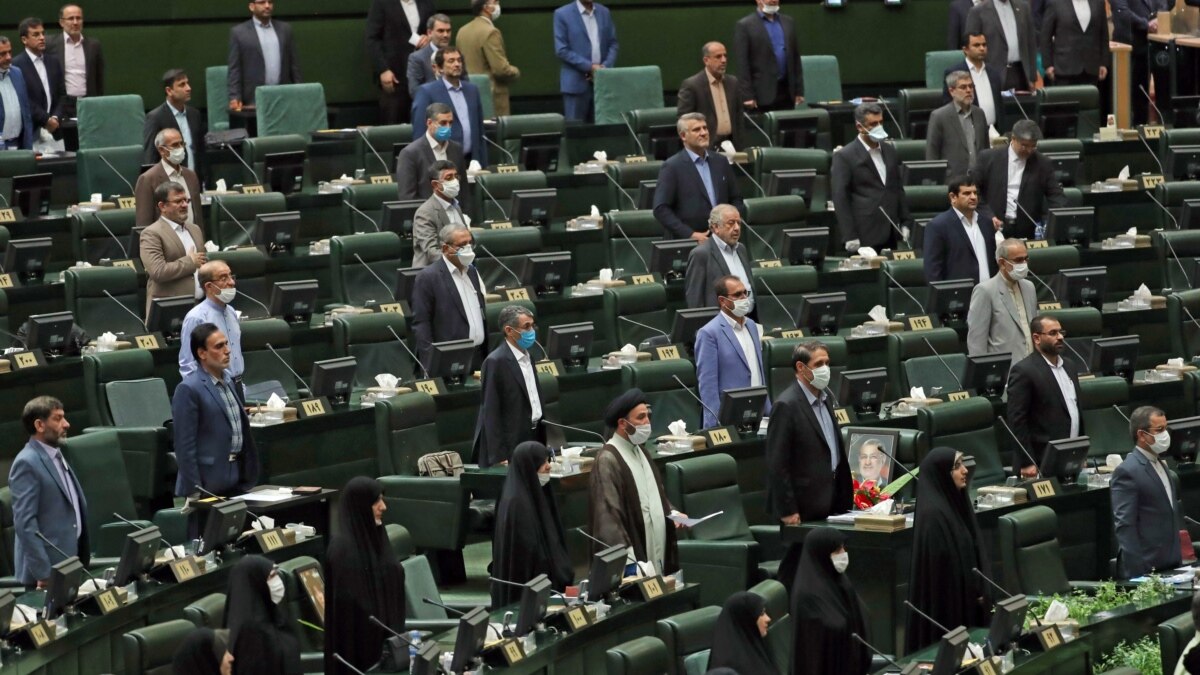 Iranian Deputies Vote To Toughen Penalties For Women Flouting Dress Code