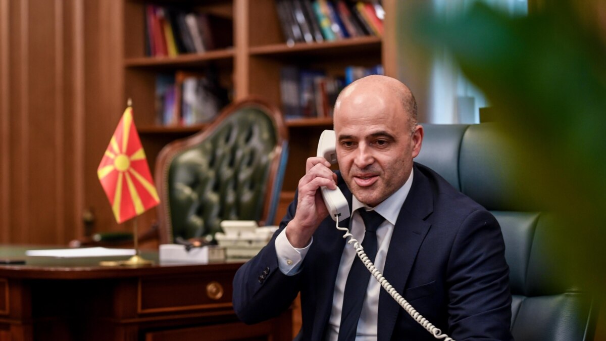 Ковачевски фон дер Лајен ЕК го поздравува дијалогот меѓу Софија и Скопје