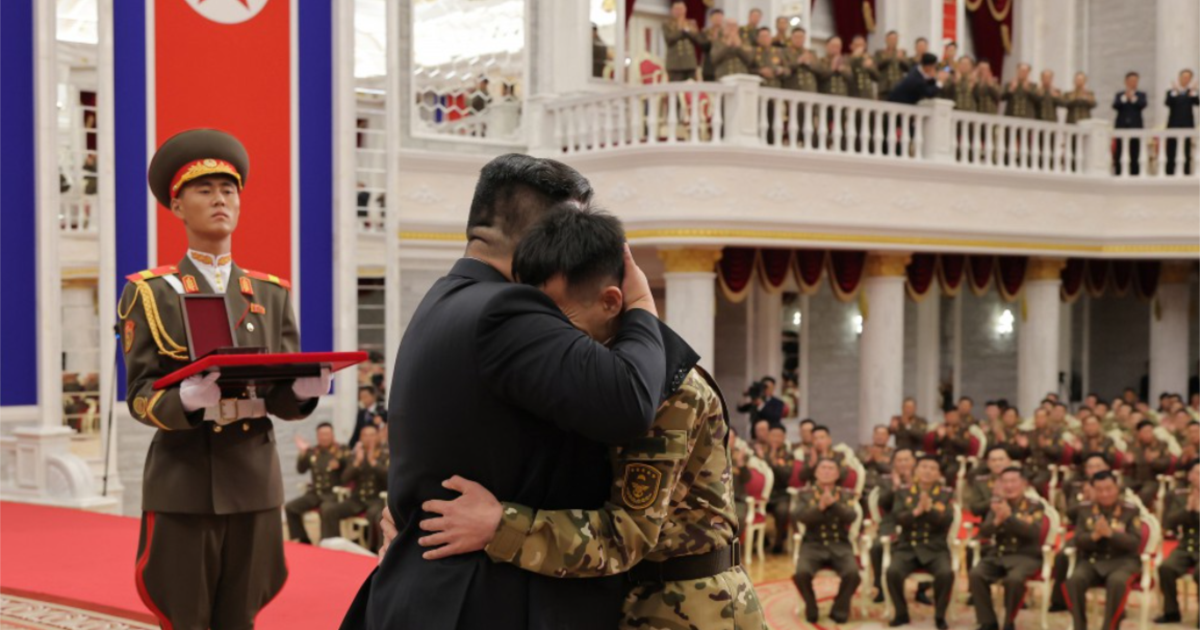 Kim Çen In Ukraynaya qarşı döyüşən hərbçilərini təltif etdi