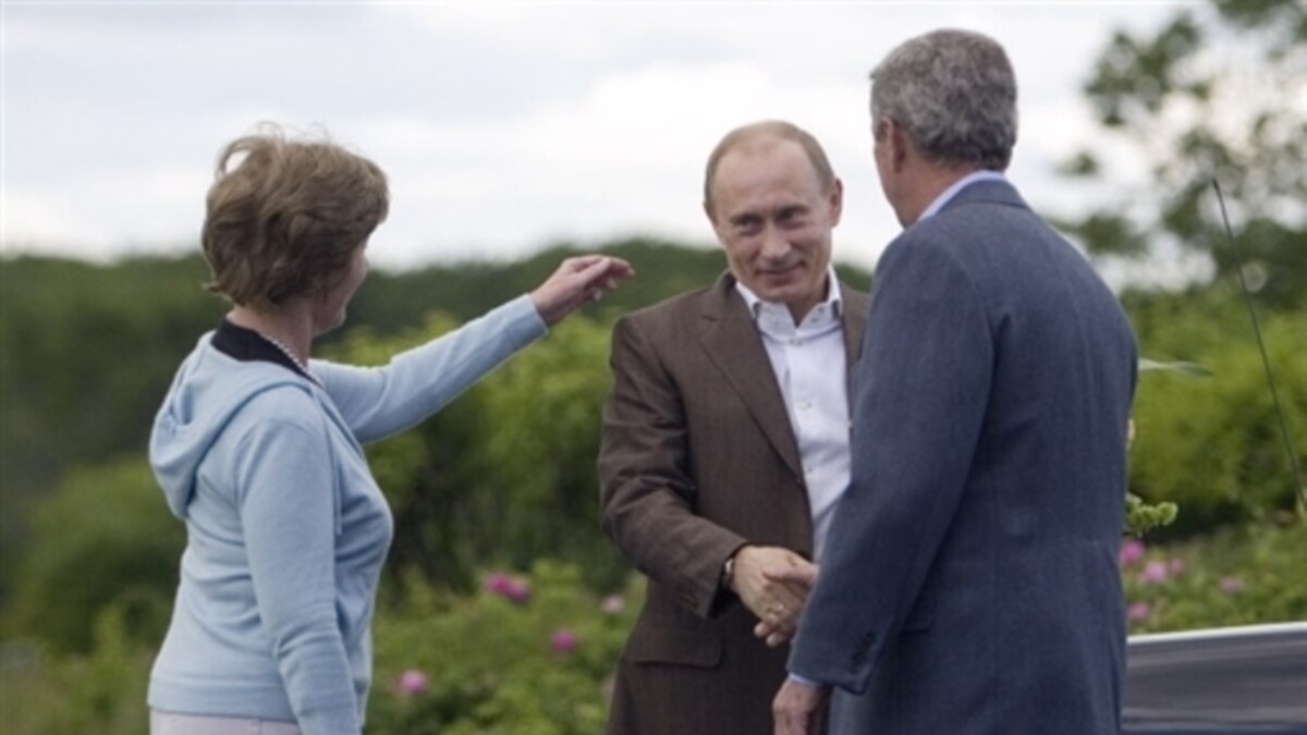 Bush, Putin In Talks To Ease Tensions