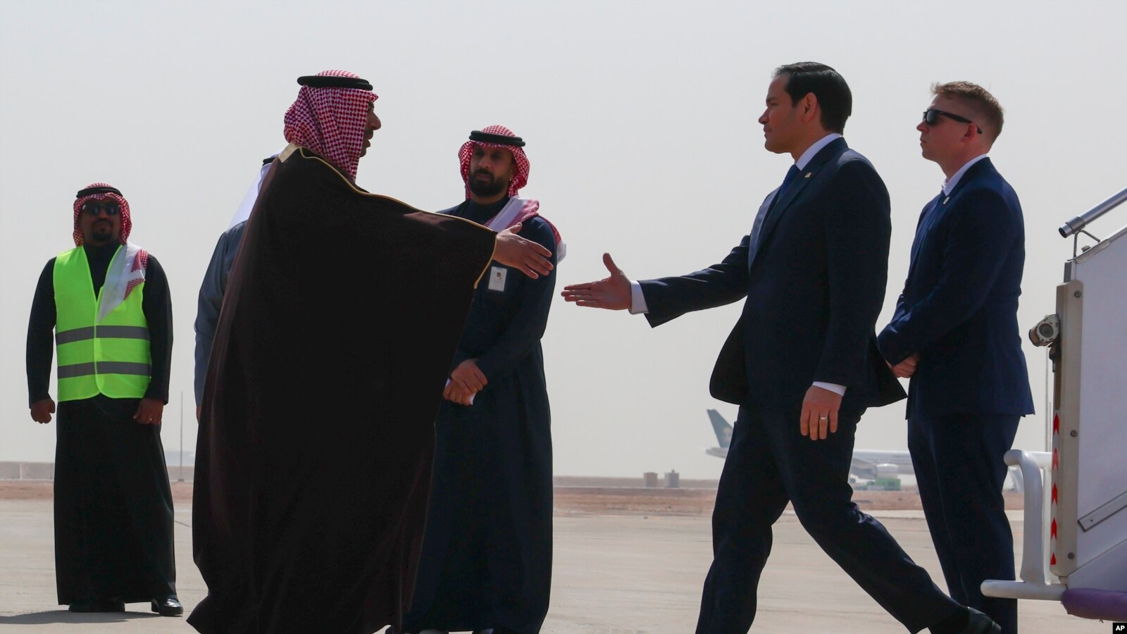 Саудівська Аравія проводить переговори США та Росії щоб зміцнити свою дипломатичну роль