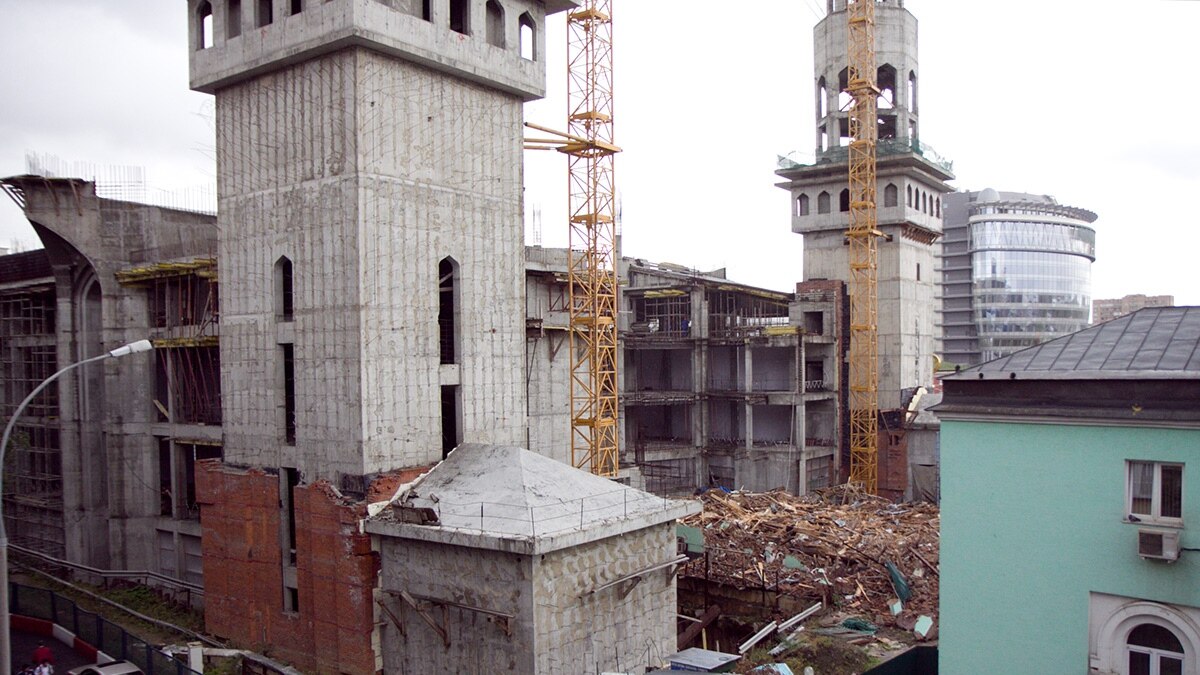 Moscow Officials Demolish City's Oldest Mosque