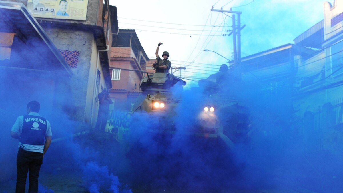 Brazil Police Raid Rio's Biggest Slum