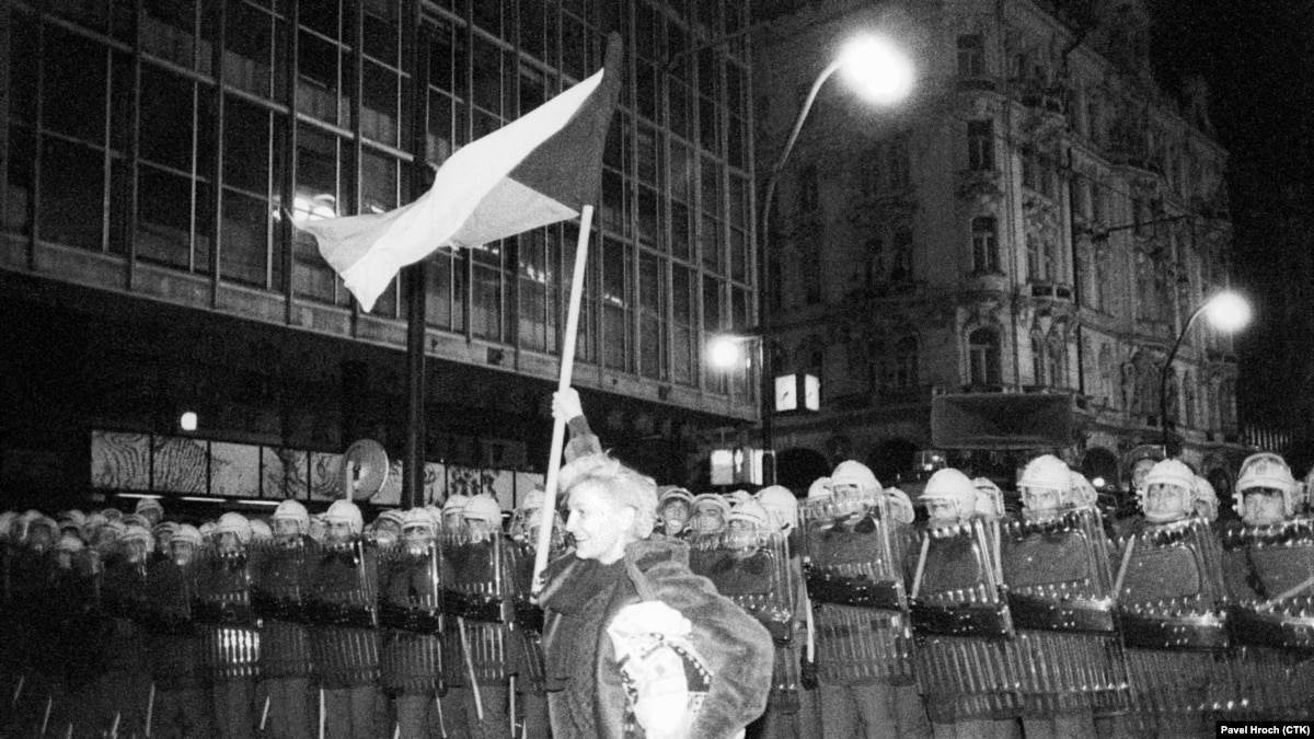 Thirty Years Ago In Prague, Student Protests Snowballed Into The Velvet ...