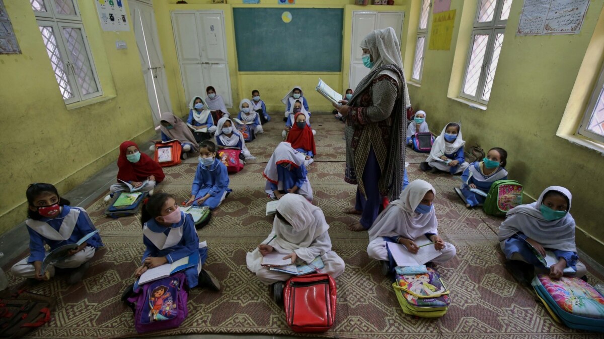 Pakistan Closes Educational Institutions Amid COVID-19 Surge
