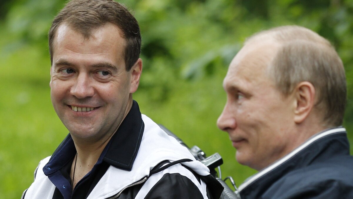 Medvedev Finds Running Against Putin 'Hard To Imagine'