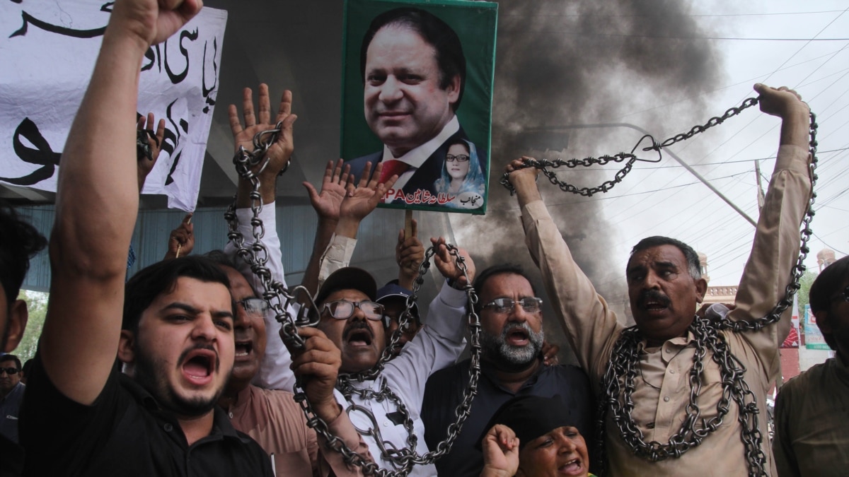Pakistani Ex-PM's Party Alleges 'Huge Crackdown,' Arrest Of Supporters