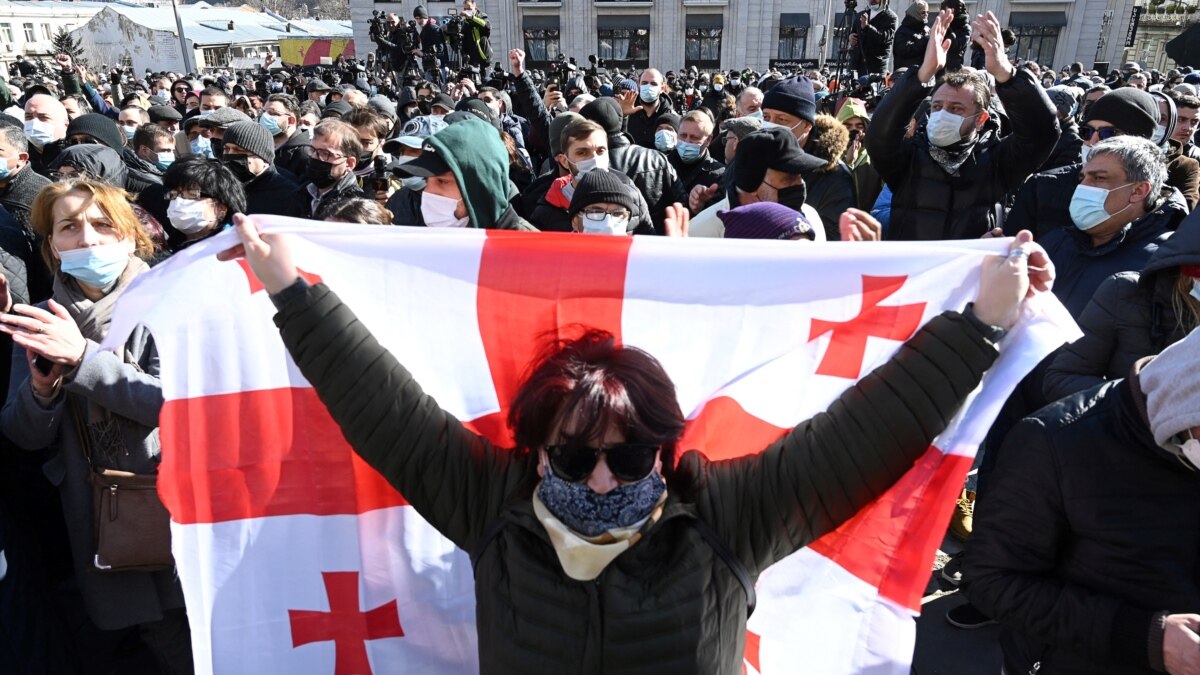 Thousands Rally In Tbilisi After Opposition Party Leader's Dramatic Arrest