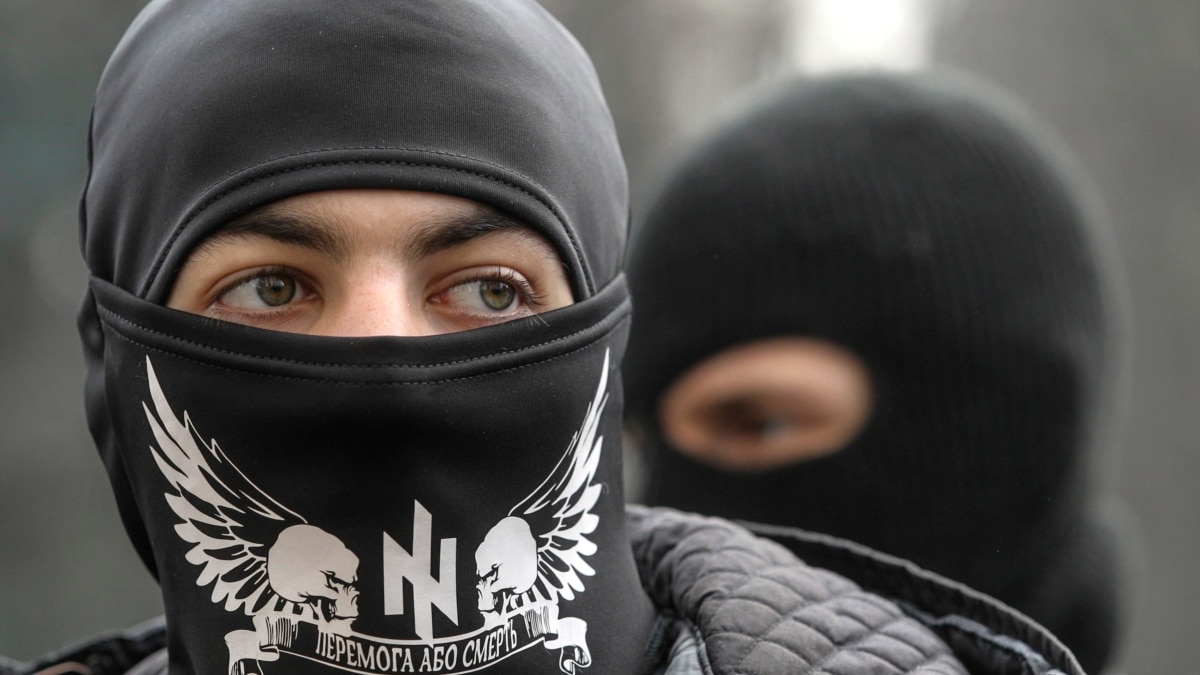 Right Sector Recruits Volunteers In Kyiv