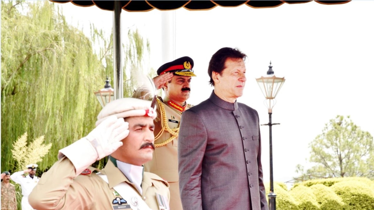 Khan Unveils Key Ministers After Taking Pakistani Premier's Office