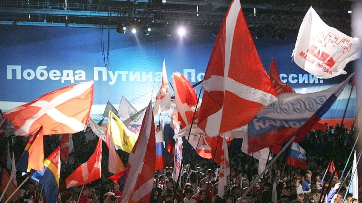 Russia: Fans Rally For Putin, But Most Media Left Outside