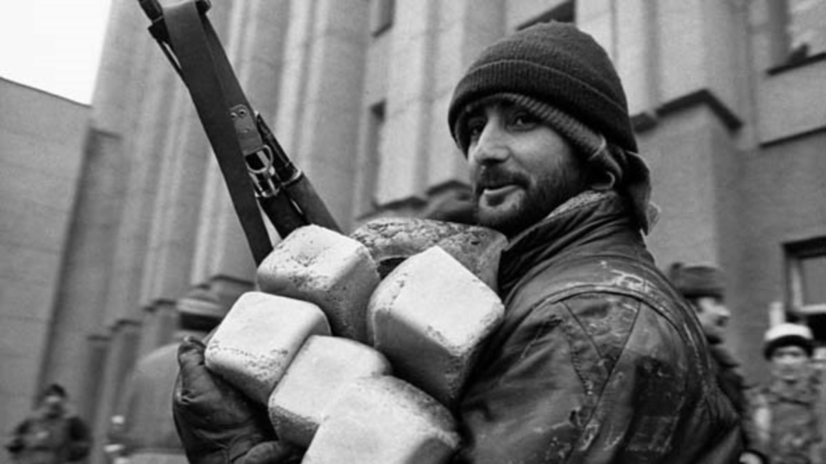 Photographing The First Chechen War