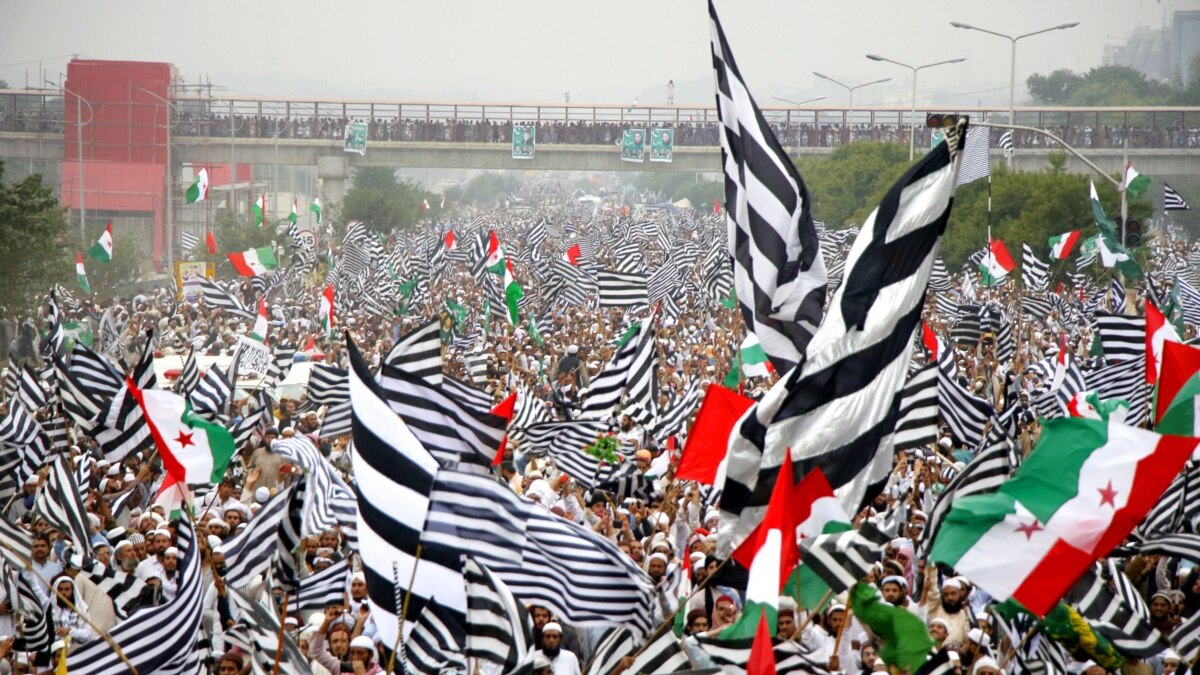 Pakistan Opposition Leader Sets Ultimatum For Government To Quit