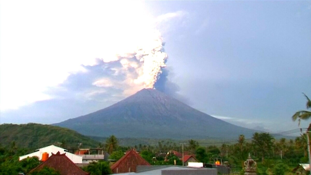 Bali Volcano Disrupts Air Traffic