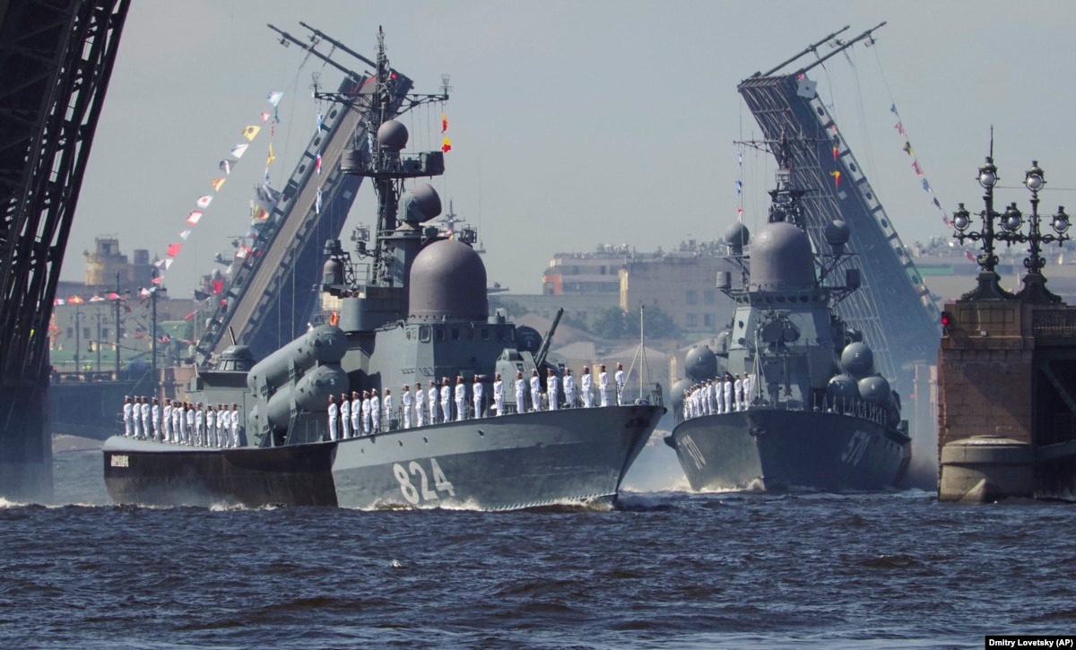 Putin Attends Annual Naval Parade In St. Petersburg
