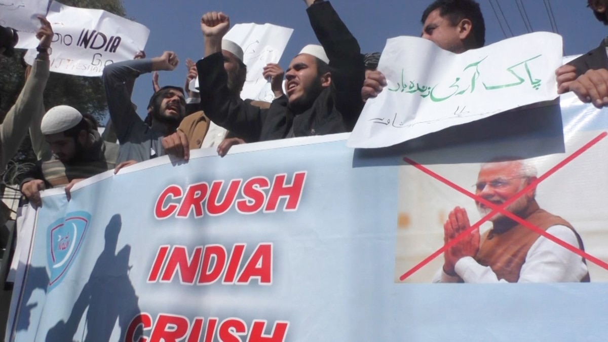 Pakistani Protesters Denounce India As Tensions Soar