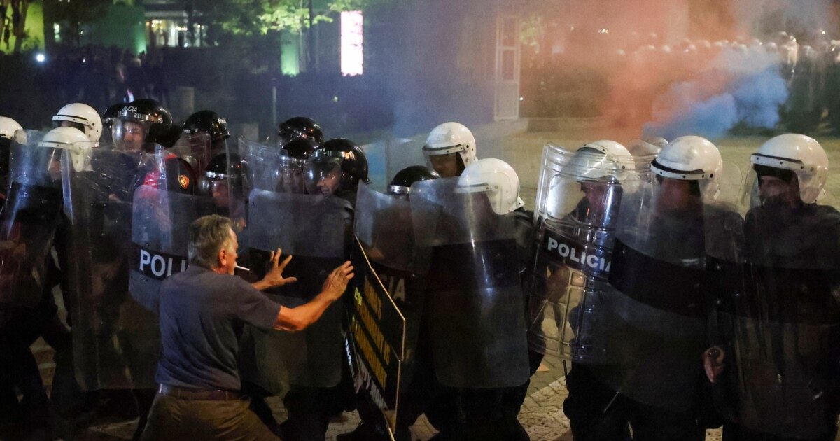 Policia në Shqipëri nis hetimet për dhunën në protestën e 7 tetorit