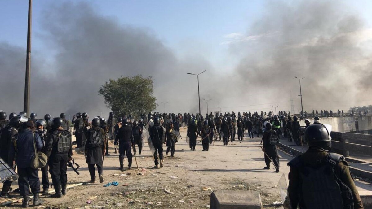 After Deadly Violence, Islamist Protesters Clash With Pakistani Police ...